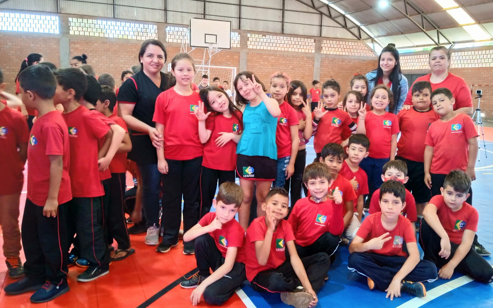 Prefeitura inaugura novo piso da Quadra de Esportes da Escola ...