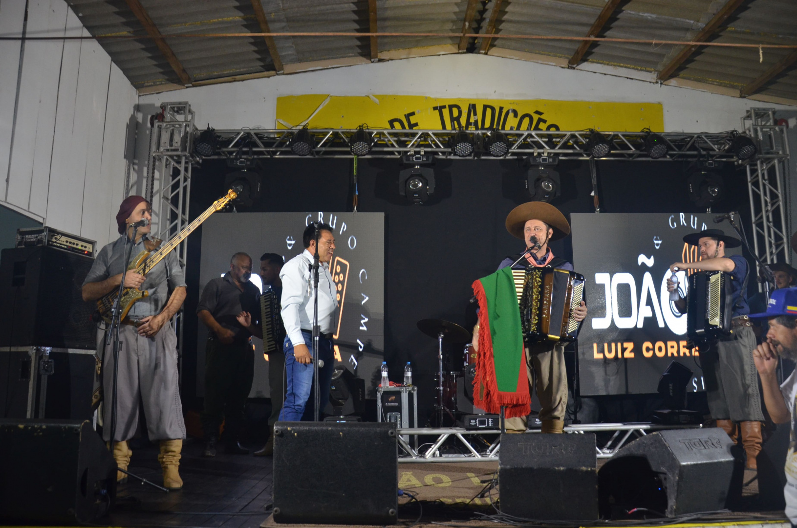 Baile em comemoração aos 58 anos de Pinhão com João Luiz Correa e Grupo ...